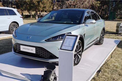 续航高达708km ARCFOX αS正式亮相_TOM资讯