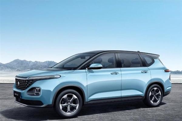 采用贯穿式中控屏 宝骏RM-5内饰官图发布：史上最帅_TOM资讯