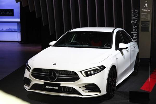 奔驰新款AMG A35亮相 2.0T+7DCT/年底国产上市_TOM资讯