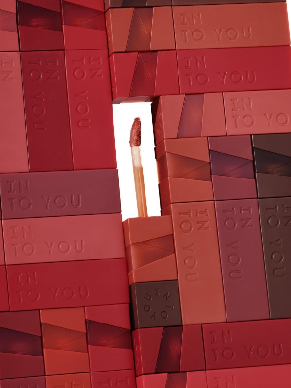 INTO YOU快闪店爆火，品牌全面焕新，带你见证色彩的力量！_TOM时尚