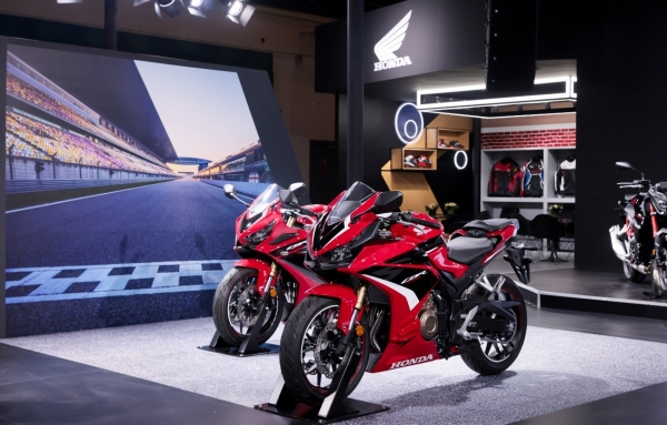 CB750 Honda HORNET、CL500价格曝光有惊喜！Honda DreamWing众多人气车型亮相北京摩展_TOM资讯