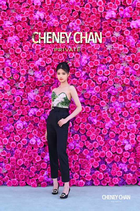 CHENEY CHAN二零二三「龙潜蔷薇」高级时装秀落下帷幕！大漠之中繁花绽放 _TOM时尚