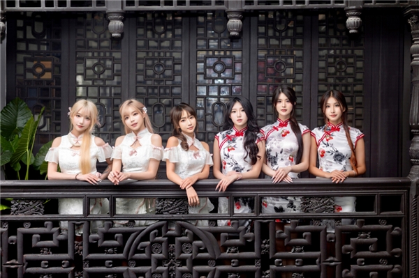 娉婷徐来 2023ChinaJoy和盛趣游戏Showgirl一起“游园趣梦”_TOM资讯