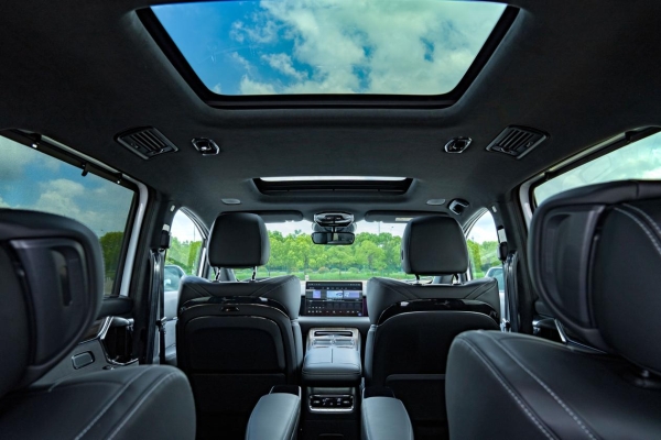 合创首款纯电商务MPV V09将于10月13日上市交付_TOM资讯