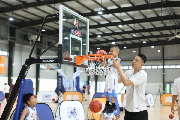 QQ星奶粉“2023小小CBA榛高篮球挑战赛”总决赛圆满落幕！篮球小将热血逐梦赛场_TOM资讯