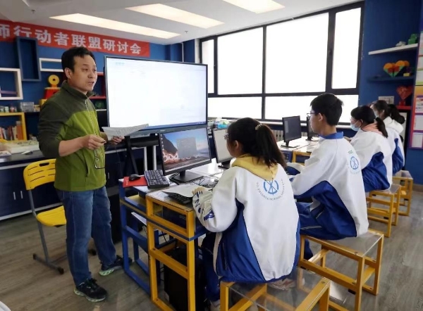 遥遥领先！中学历史教师HarmonyOS教学课程秒抢光_TOM资讯