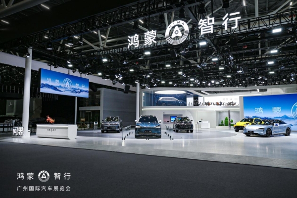 打造豪华与智能的完美融合，问界M9引领科技新潮流 _TOM资讯