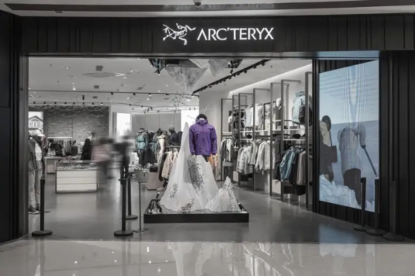 BETA ，MADE BETTER | 始祖鸟Arc’teryx 冬季RGFG环保动态艺术橱窗_TOM时尚