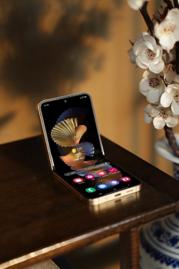 传承经典 智启未来 心系天下三星W25 Flip铸就折叠新境界_TOM资讯