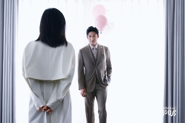 陆毅和鲍蕾的爱情故事又刷屏了！VICUTU记忆西服定格美好_TOM资讯