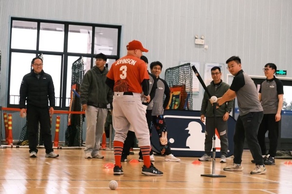 Fun At Bat中国首秀！MLB棒球公益课全面升级 _TOM资讯