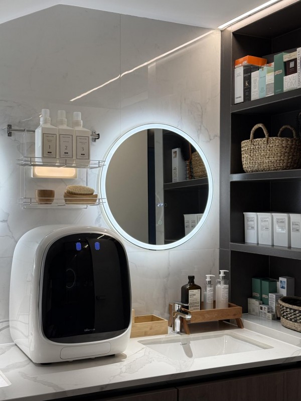 独创智擎动力系统！小熊滚筒智洗舱亮相AWE2025：洗得净，烘得快_TOM资讯