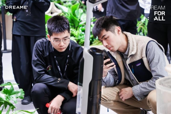 追觅T50 Ultra尖端旗舰洗地机闪耀2025AWE：四大硬核技术引领智能清洁新风尚_TOM资讯