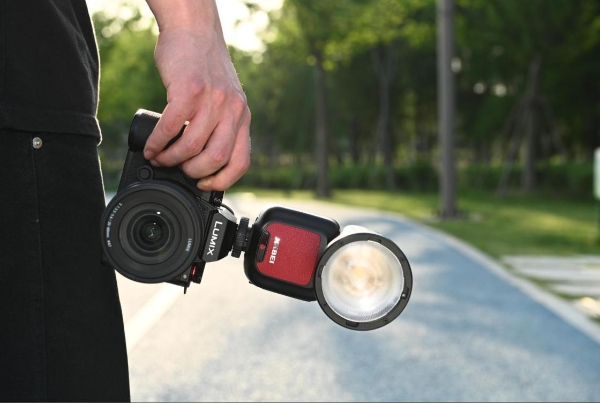 旗舰新升级，机顶灯新标杆！金贝发布HD-2PLUS专业机顶闪光灯_TOM科技