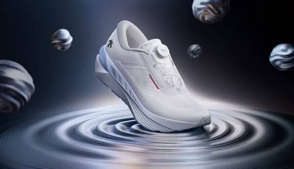 迪桑特发布全新DYNAMIC FLUID 3.0 WIRE流体鞋_TOM体育